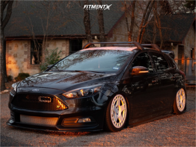 2015 Ford Focus with 18x8.5 42 Fifteen52 Turbomac and 235/40R18 ...