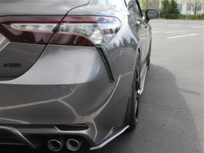 2018 Toyota Camry XSE with 19x8.5 Rohana RFX11 and Continental 245x40 ...