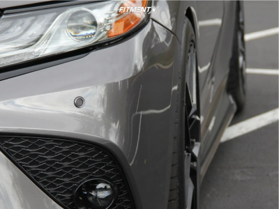 2018 Toyota Camry XSE with 19x8.5 Rohana RFX11 and Continental 245x40 ...