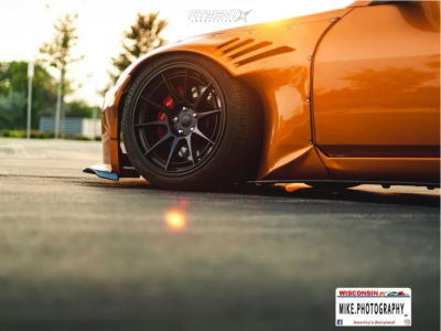 2004 Nissan 350Z Touring with 19x10.5 ESR Sr13 and Nitto 305x35 on Air ...