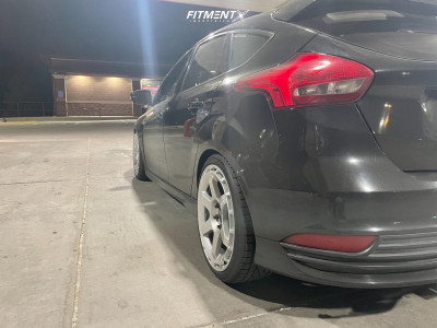 2015 Ford Focus ST with 19x8.5 Rotiform Kb1 and Continental 235x35 on ...