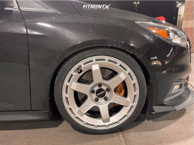 2015 Ford Focus ST with 19x8.5 Rotiform Kb1 and Continental 235x35 on ...