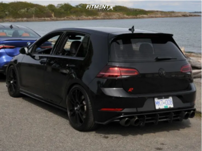 2018 Volkswagen Golf R Base with 19x8 OZ Racing Ultraleggera Hlt and ...