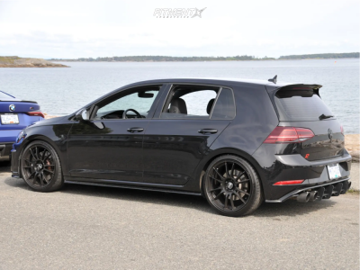 2018 Volkswagen Golf R Base with 19x8 OZ Racing Ultraleggera Hlt and ...