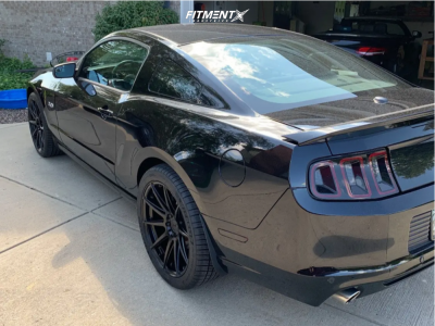 2014 Ford Mustang GT with 20x9 Niche Essen and Michelin 265x35 on Stock ...