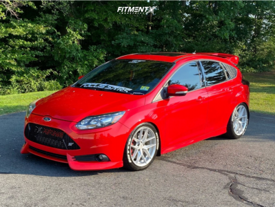 2014 Ford Focus with 18x8.5 45 Rotiform Flg and 245/40R18 Nitto Nt555 G2 and Coilovers | Custom ...