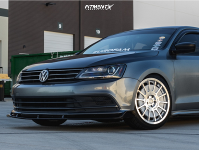 2015 Volkswagen Jetta SE with 18x8.5 3SDM 0.66 and Nitto 225x40 on ...