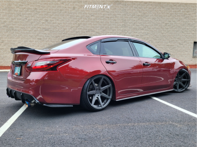 2017 Nissan Altima SR with 20x10 Rohana Rc7 and Lionhart 225x35 on ...