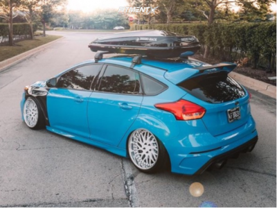 2017 Ford Focus RS with 18x9.5 GMR Gs-1 Directional and Nitto 215x35 on ...