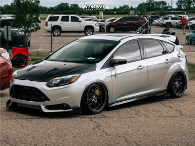 2013 Ford Focus ST with 19x9.5 ESR Cs11 and Michelin 235x35 on Air ...