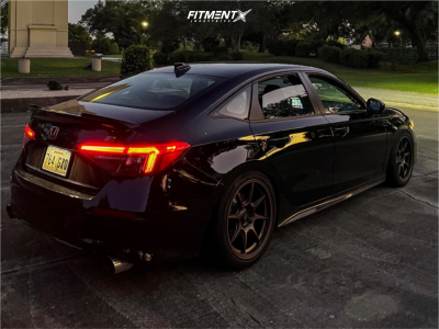 2024 Honda Civic Si with 18x9.5 Konig Lockout and Vercelli 245x40 on ...