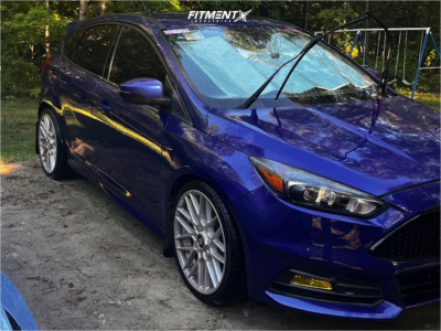 2015 Ford Focus ST with 19x8.5 Rotiform Rse and Toyo Tires 245x35 on ...