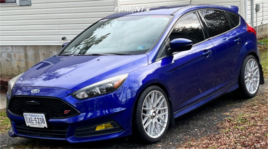 2015 Ford Focus ST with 19x8.5 Rotiform Rse and Toyo Tires 245x35 on ...