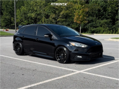 2017 Ford Focus ST with 18x8.5 ESR Cs8 and Firestone 235x45 on ...