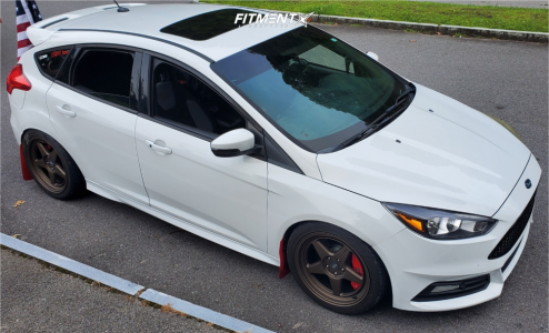 2016 Ford Focus ST with 18x8.5 ESR Cr5 and Nitto 245x45 on Lowering ...