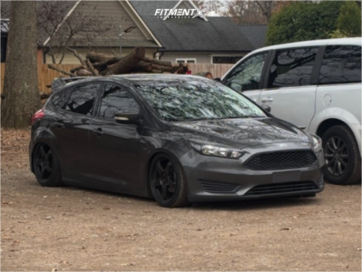 2016 Ford Focus SE with 18x8.5 Motegi Mr151 and Lexani 215x35 on ...
