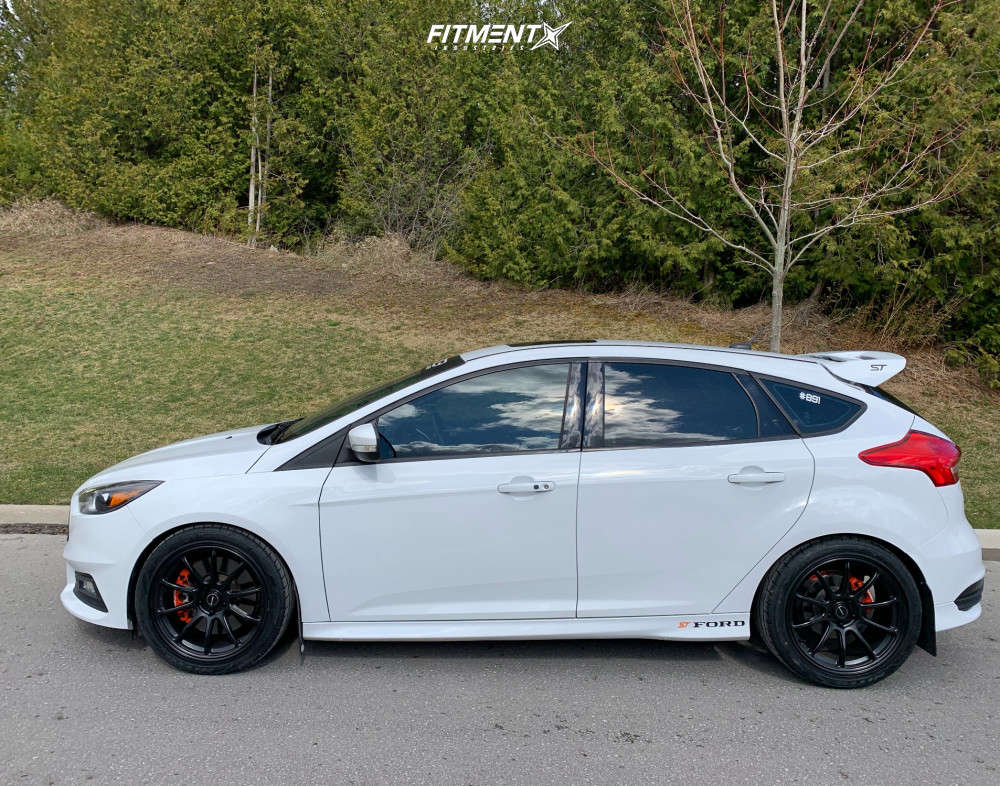 2015 Ford Focus ST with 18x8.5 Superspeed Rf03rr and Nitto 245x40 on ...