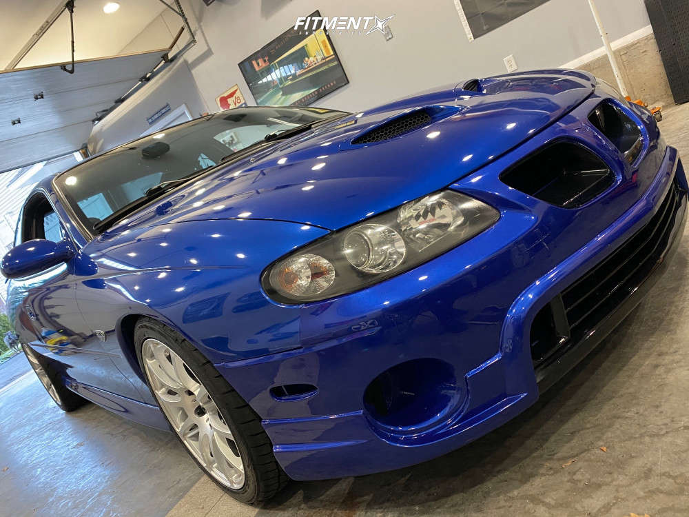 2006 Pontiac GTO Base with 18x8.5 VMR V701 and Nitto 245x35 on ...