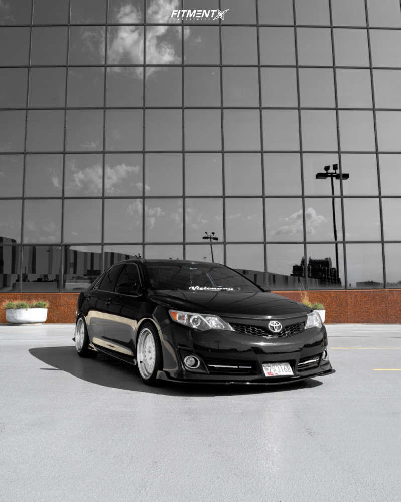 2014 Toyota Camry SE with 18x9.5 Aodhan Ah05 and Kumho 225x45 on ...