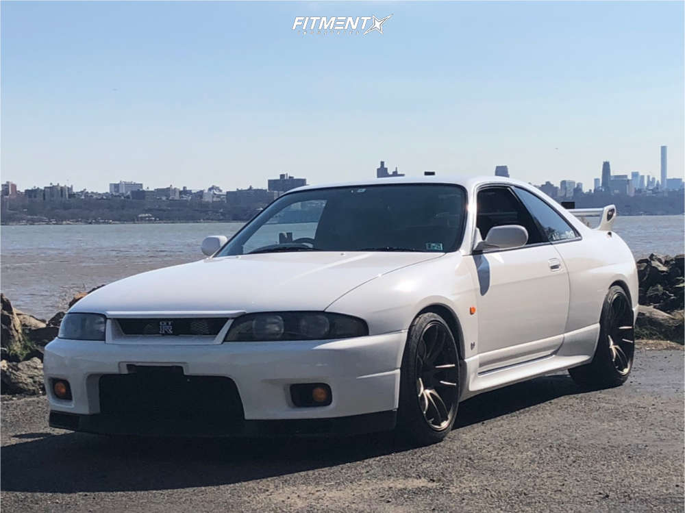 1995 Nissan GT-R Base with 18x10.5 Work Emotion and Nankang 265x35 on ...