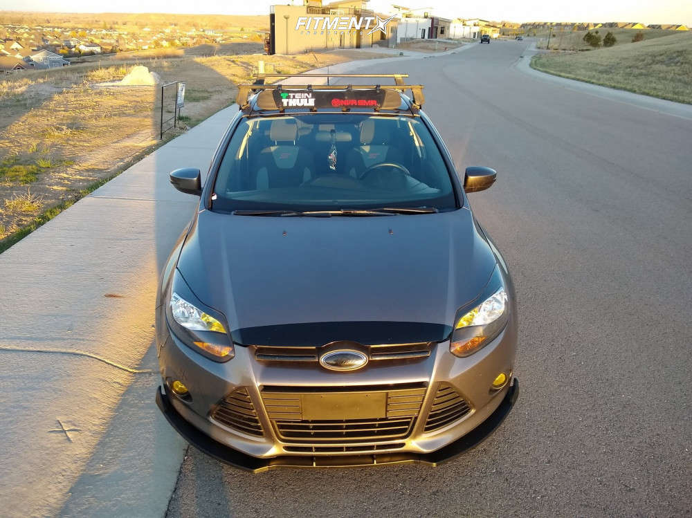 2014 Ford Focus SE with 18x8.5 Cosmis Racing R5 and Nitto 235x40 on ...