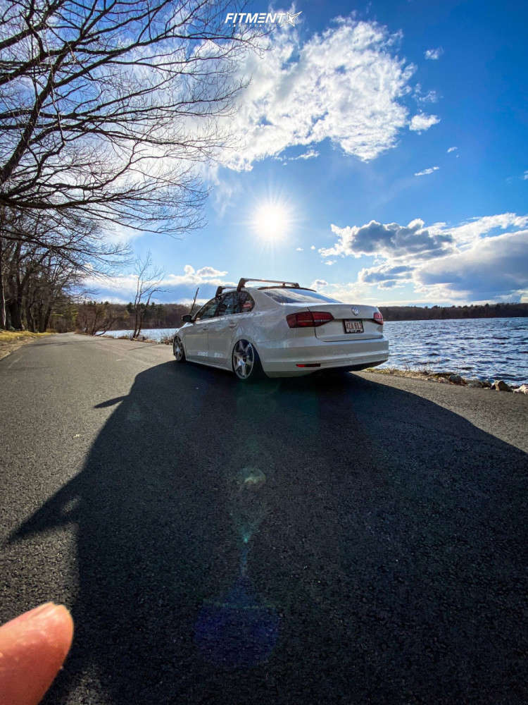 2017 Volkswagen Jetta SE with 19x8.5 Rotiform Six and Achilles 215x35 ...