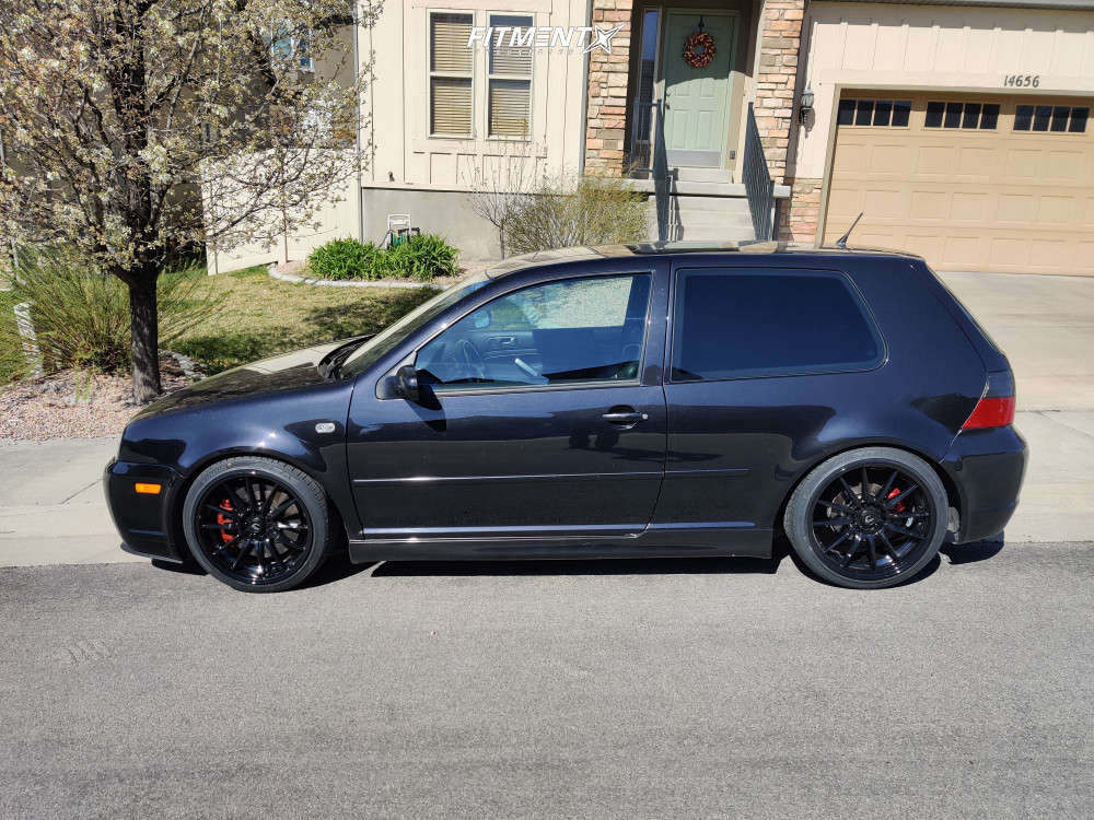 2004 Volkswagen R32 Base with 18x8.5 Cosmis Racing R1 and Kumho 215x40 ...