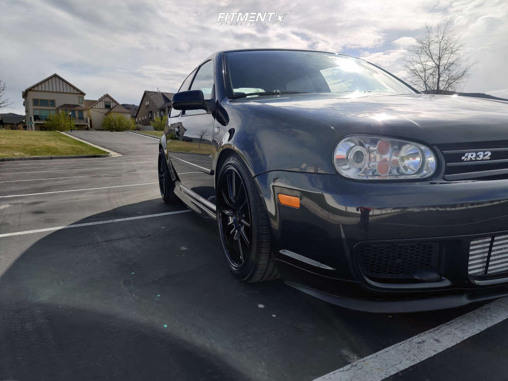 2004 Volkswagen R32 Base with 18x8.5 Cosmis Racing R1 and Kumho 215x40 ...