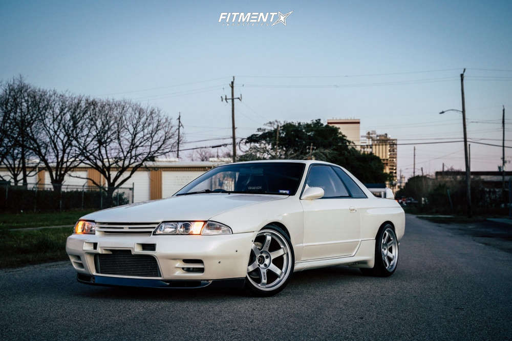1990 Nissan Skyline R32 Base with 18x11 Rays Engineering Te37 and ...