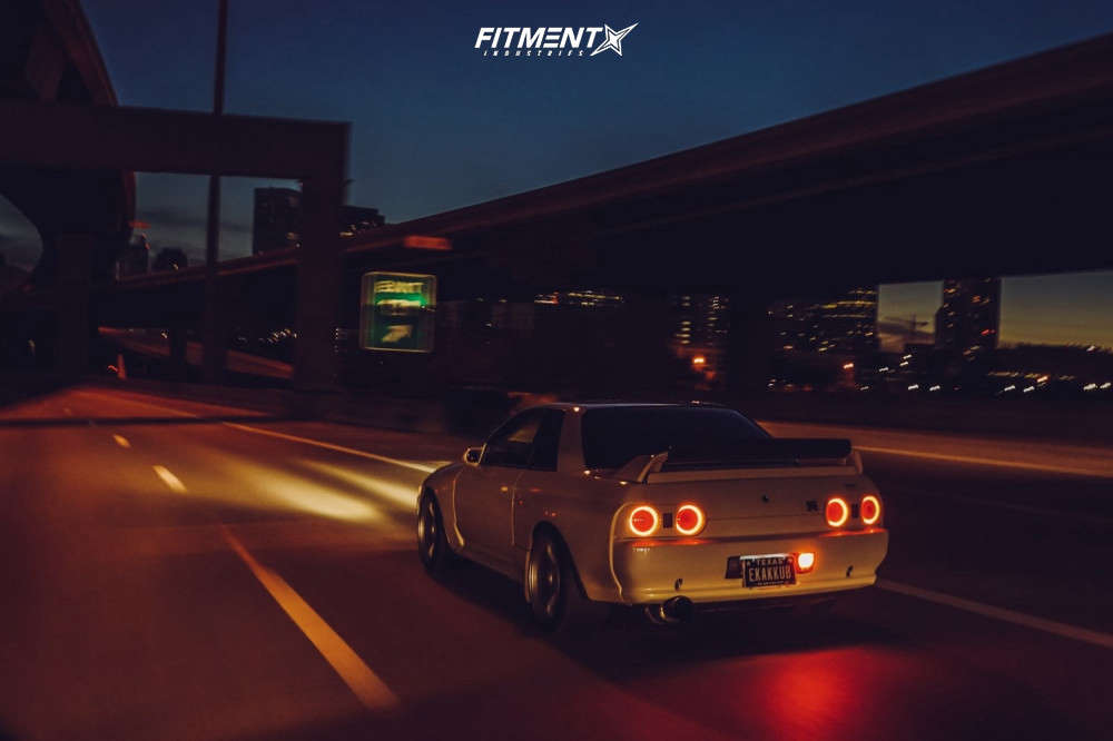 1990 Nissan Skyline R32 Base with 18x11 Rays Engineering Te37 and ...
