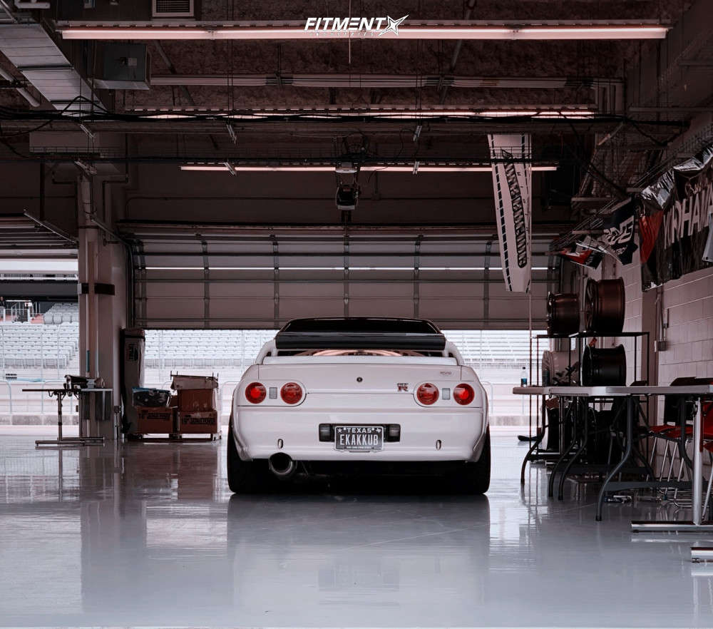 1990 Nissan Skyline R32 Base with 18x11 Rays Engineering Te37 and ...
