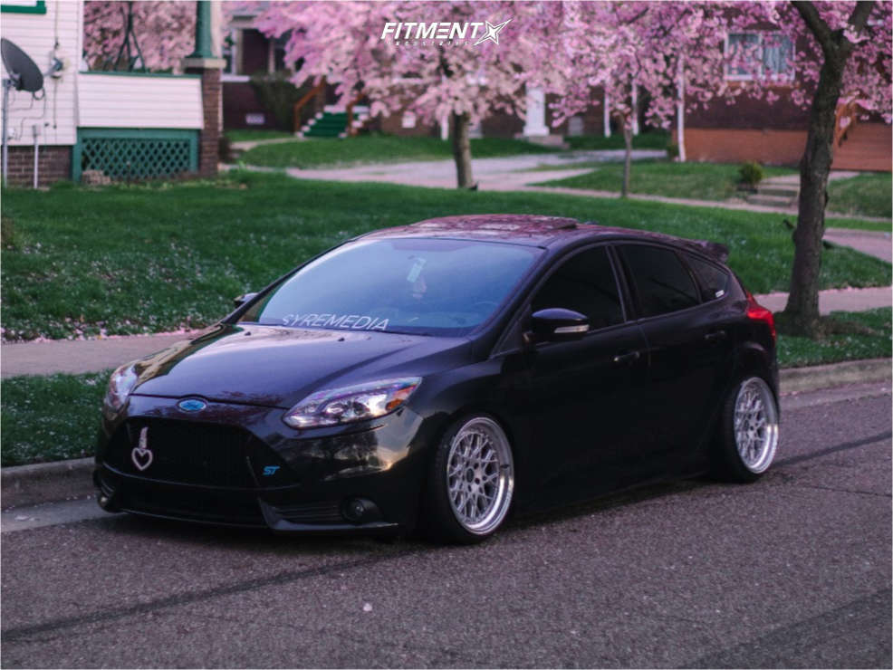 2014 Ford Focus ST with 18x9.5 ESR Cs3 and Achilles 215x35 on Coilovers ...