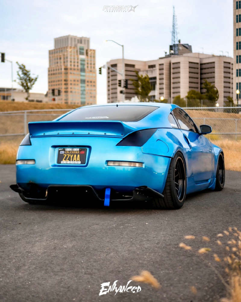 2004 Nissan 350Z 2dr Coupe (3.5L 6cyl 6M) with 18x9.5 Cosmis Racing XT ...