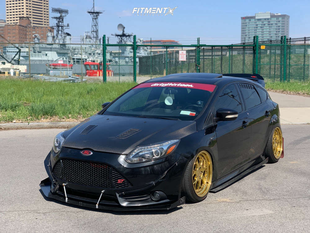 2013 Ford Focus ST with 18x8.5 Aodhan Ds01 and Federal 215x40 on Air ...