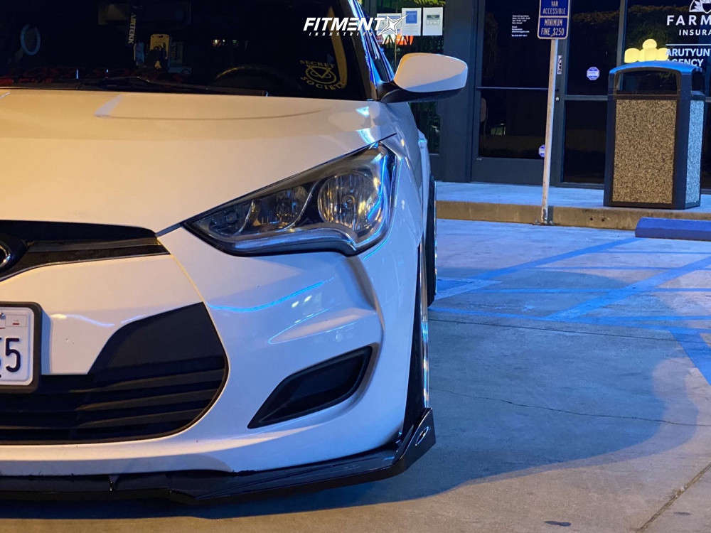 2016 Hyundai Veloster Base with 18x9.5 Aodhan Ah01 and Lionhart 215x30 ...