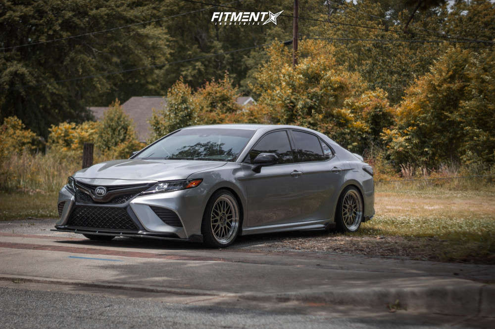 2018 Toyota Camry SE with 19x8.5 JNC JNC005 and Zenna 235x35 on ...