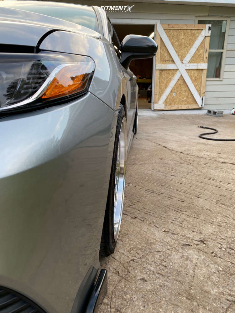 2018 Toyota Camry SE with 19x8.5 JNC JNC005 and Zenna 235x35 on ...