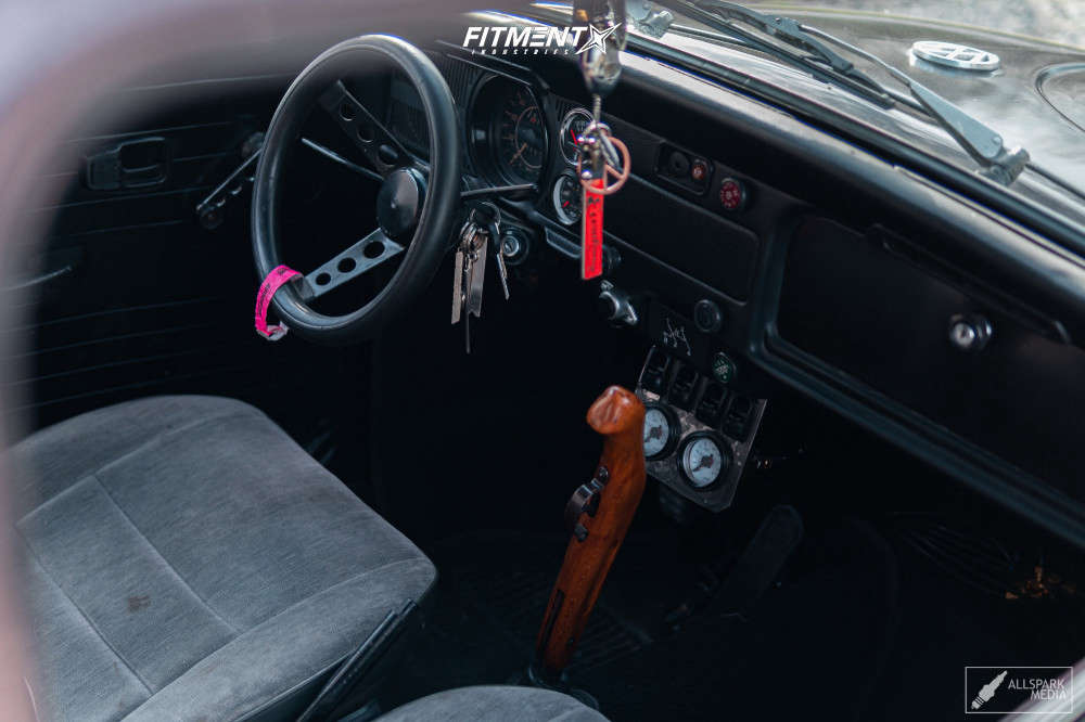 1972 Volkswagen Beetle Base with 15x10 Diamond Racing Sc Series and ...