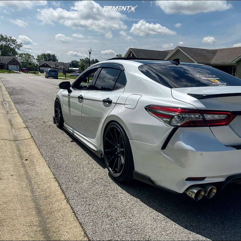 2018 Toyota Camry XSE with 20x9 Rohana Rc10 and Lexani 225x35 on ...