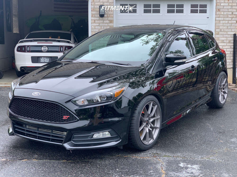 2016 Ford Focus ST with 18x8.5 Option Lab R716 and Michelin 245x40 on ...