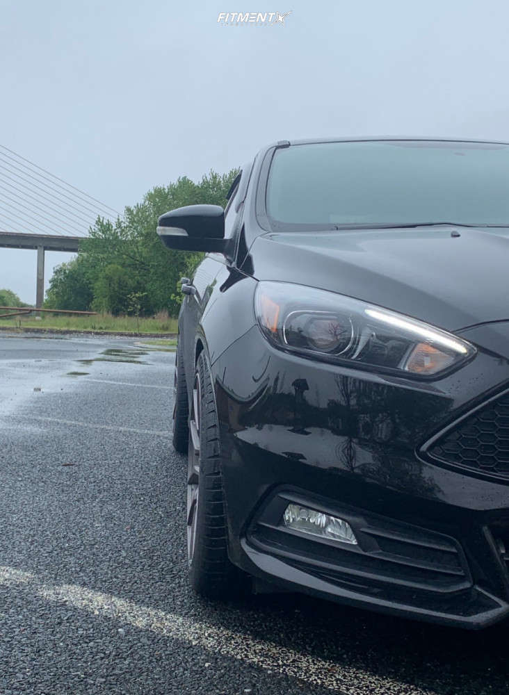 2016 Ford Focus ST with 18x8.5 Option Lab R716 and Michelin 245x40 on ...