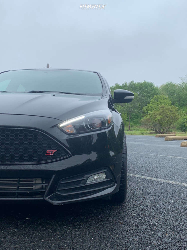 2016 Ford Focus ST with 18x8.5 Option Lab R716 and Michelin 245x40 on ...