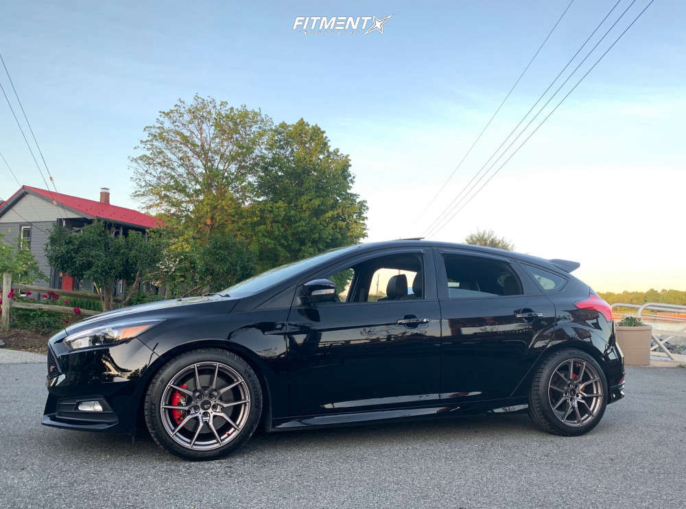 2016 Ford Focus ST with 18x8.5 Option Lab R716 and Michelin 245x40 on ...