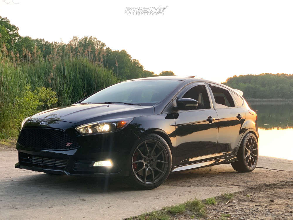 2016 Ford Focus ST with 18x8.5 Option Lab R716 and Michelin 245x40 on ...