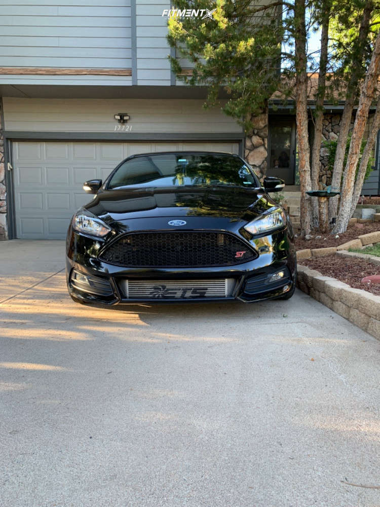 2017 Ford Focus ST with 18x8.5 Option Lab R716 and Continental 255x35 ...