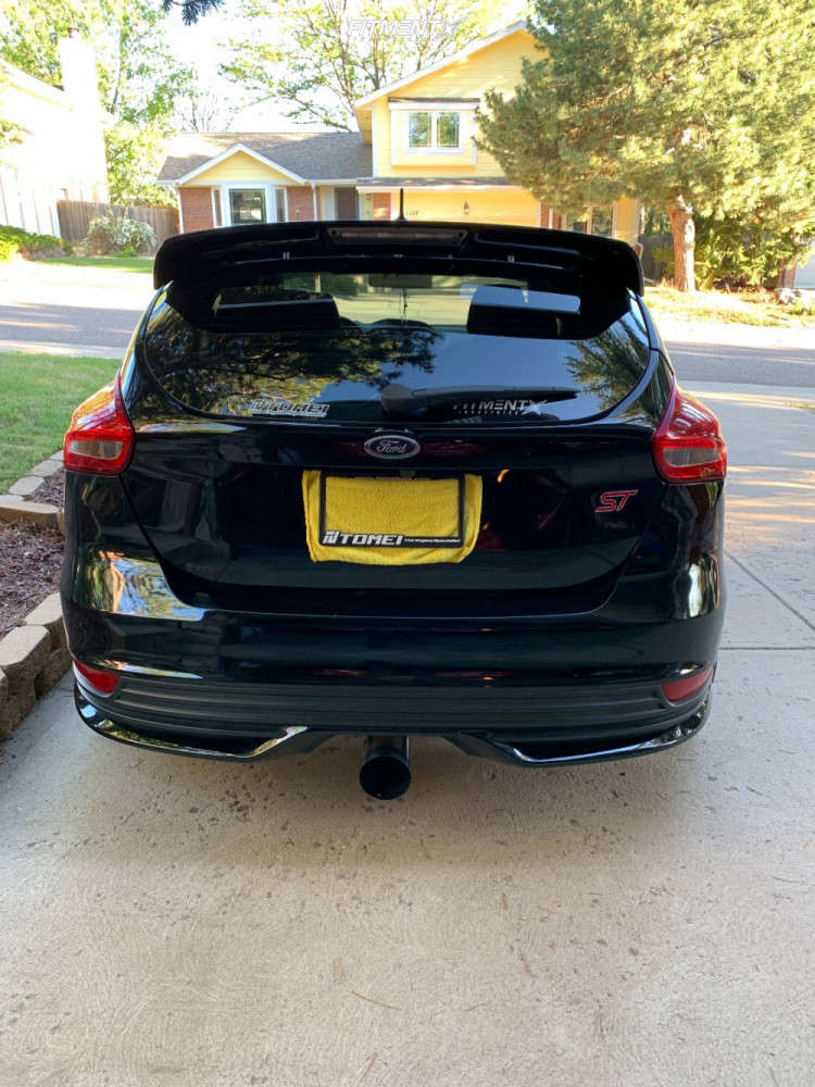 2017 Ford Focus ST with 18x8.5 Option Lab R716 and Continental 255x35 ...
