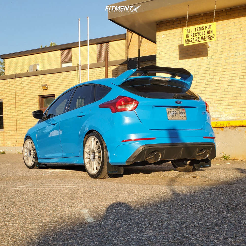 2016 Ford Focus RS with 19x8.5 Fifteen52 Podium and Michelin 235x35 on ...