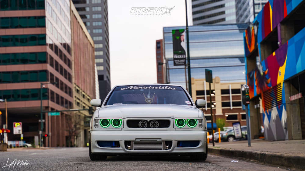 1992 Nissan Cedric Base with 18x8.5 Zauber STARFORM TYPE-D and Michelin ...