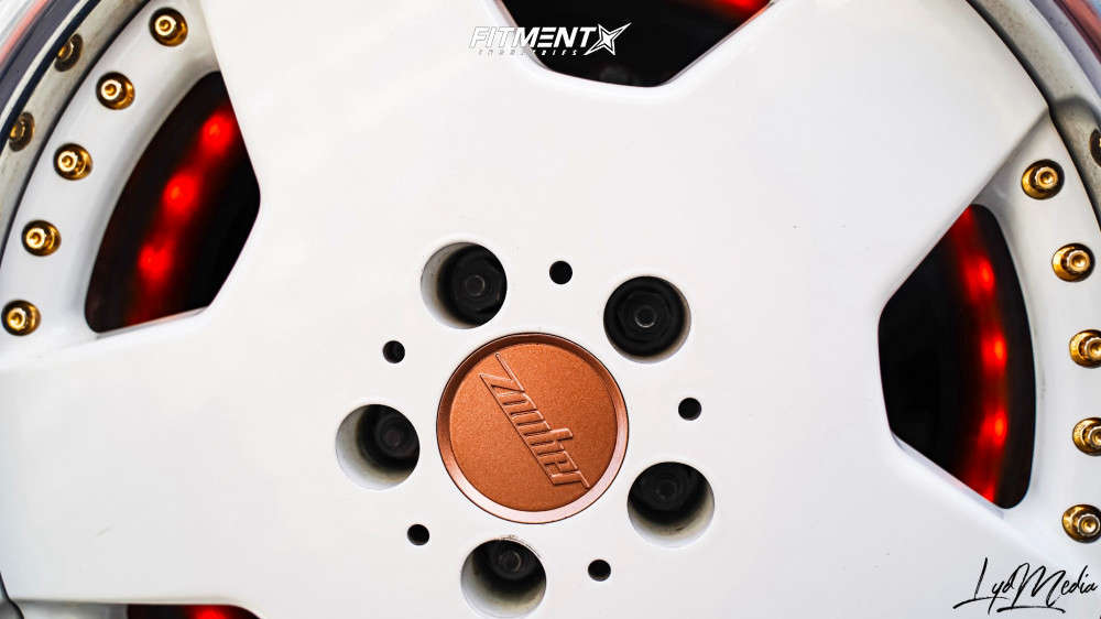 1992 Nissan Cedric Base with 18x8.5 Zauber STARFORM TYPE-D and Michelin 225x40 on Coilovers ...