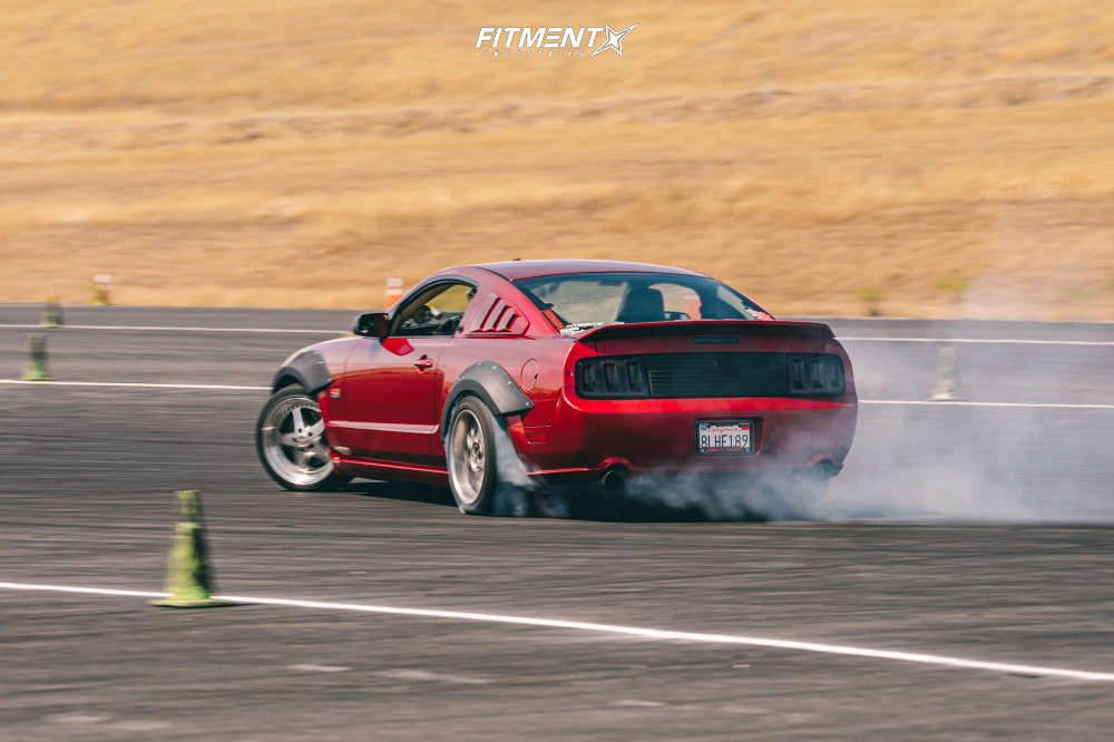 2006 Ford Mustang GT with 18x8.5 ESR SR04 and Federal 235x40 on ...